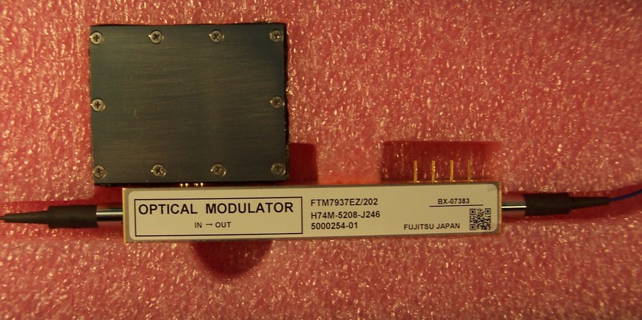 Lightwavestore.com > Optical Modulators > 40Gb/s optical amplitude modulator, with modulator ...